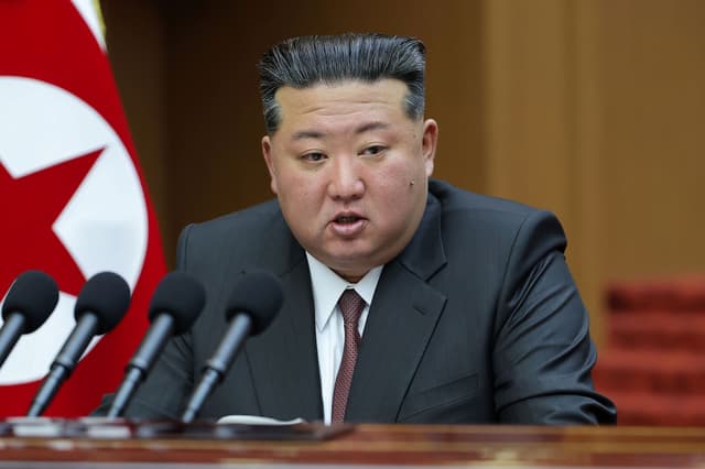 Kim Čong-un: Vyzbrojujeme námorníctvo jadrovými zbraňami | Marker.sk
